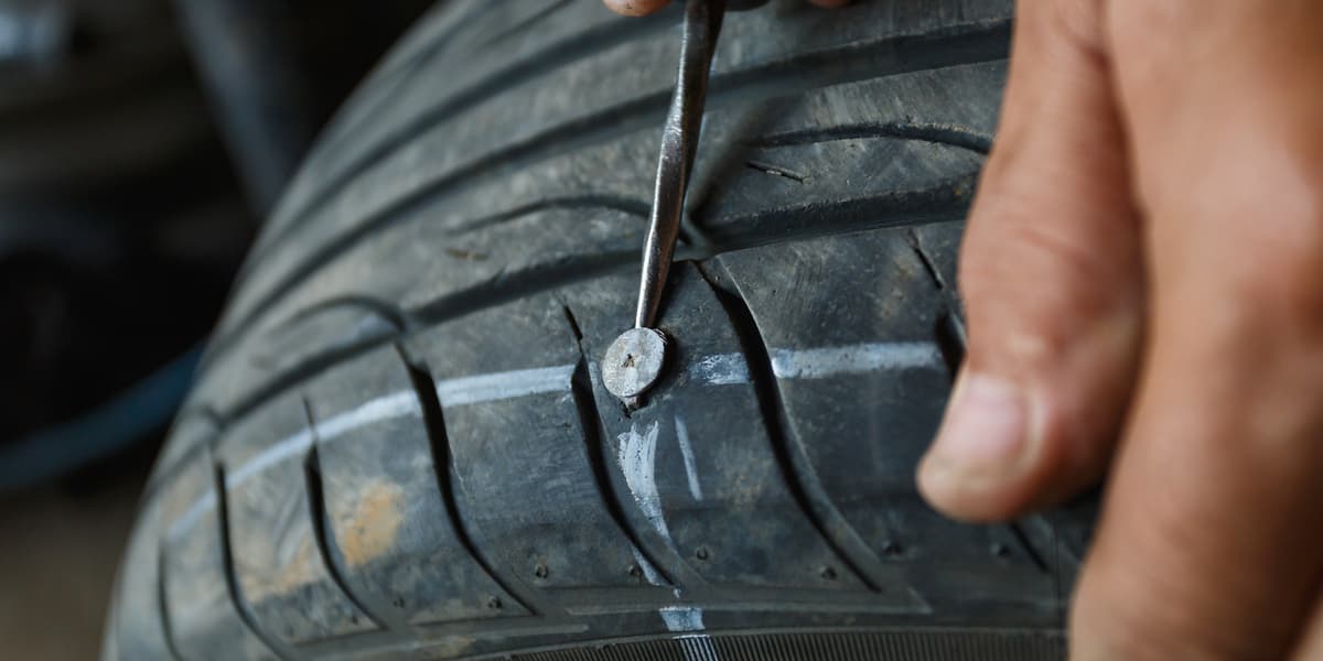 Gomma bucata, cosa fare? Ruota di scorta e kit di riparazione ...